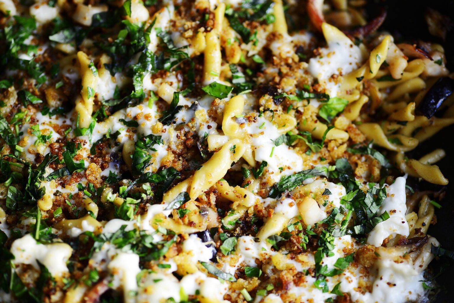 Strozzapreti al ragù di calamari e melanzane profumati al basilico ...